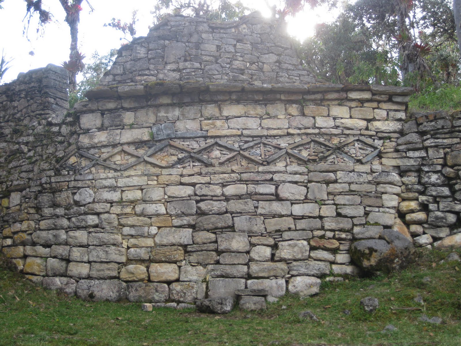 Kuelap – Gemäuer mit Mustern-Verzierungen-Festung, Ruinenstadt – Peru ...